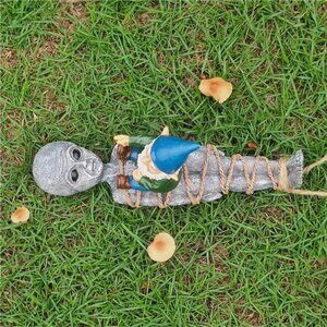 Accents | Garden Gnomes With Alien Figurine Polyresin Naughty Gnome ...